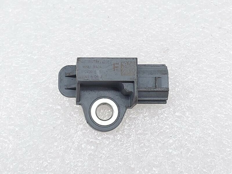 Датчик удара боковой Ниссан 988303ra0a