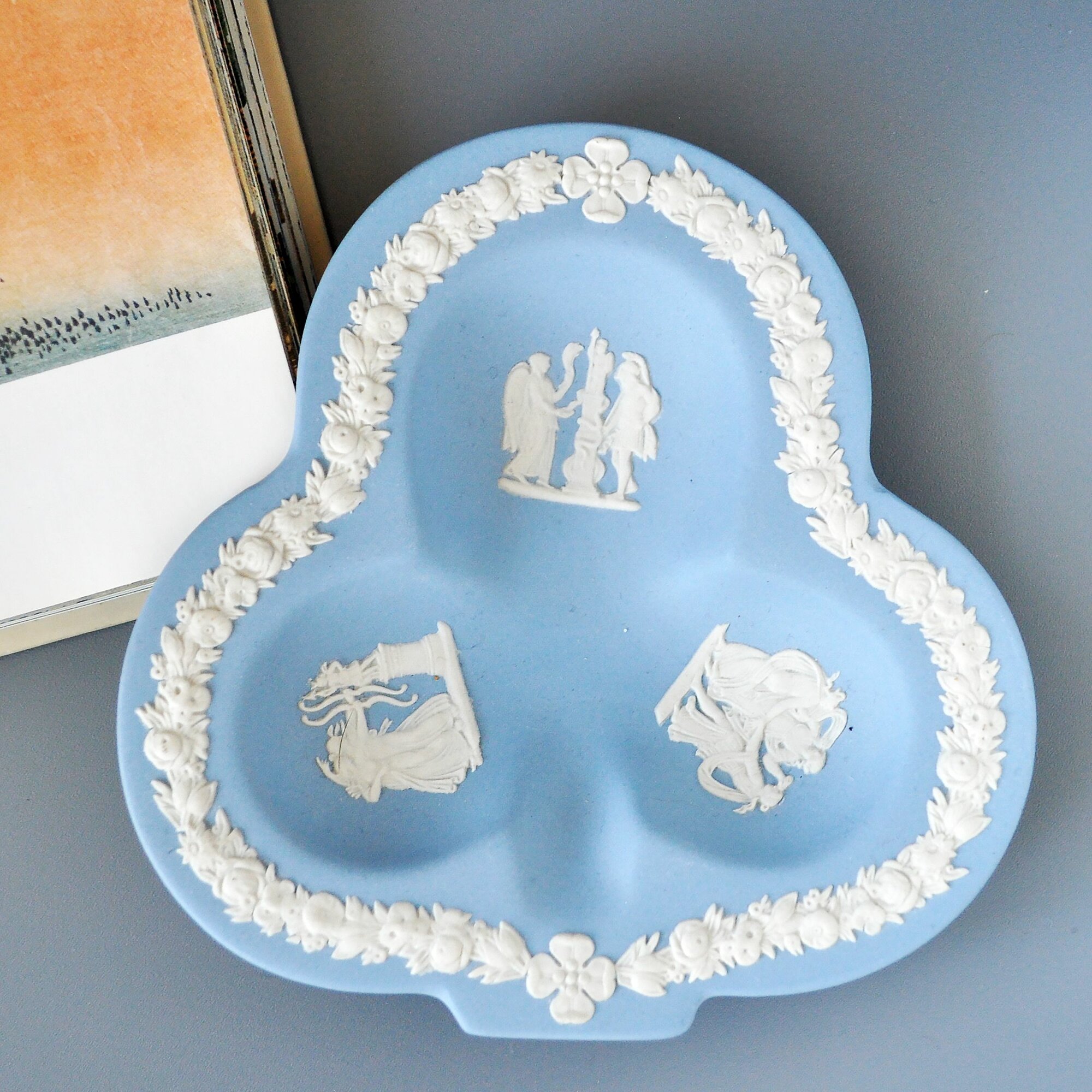 Винтажная миниатюрная тарелочка "Античный мир" от мануфактуры Wedgwood. Англия, 1970-1980 гг.