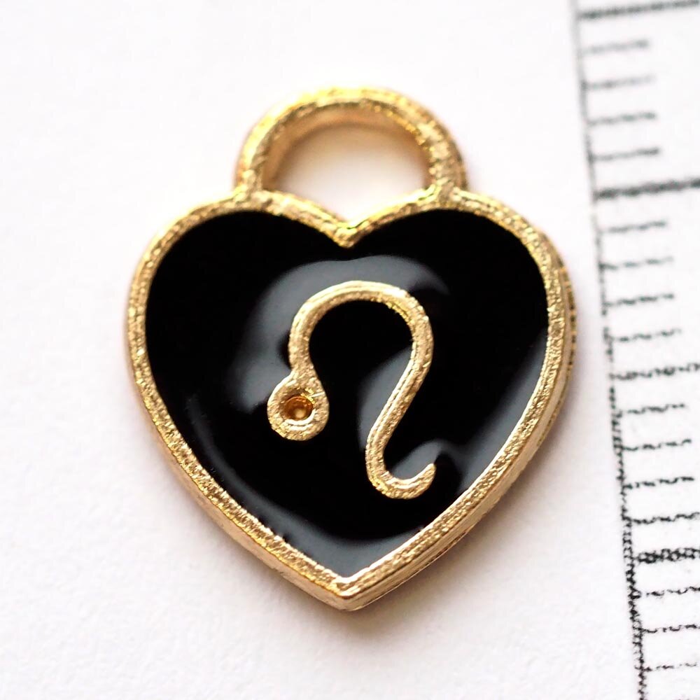 Фурнитура для бижутерии Подвеска Сердце со знаком зодиака Лев с черной эмалью 0009199 золотой цвет 14x12х1.5 мм, цена за 2 шт.