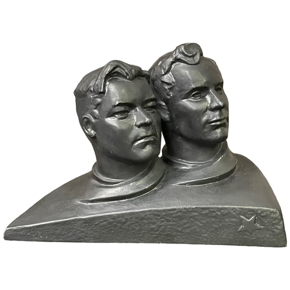 Силуминовый бюст "Космонавты А. Г. Николаев и П. Р. Попович" 1960-1970 гг. СССР