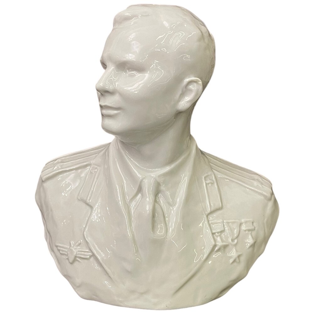 Фарфоровый бюст "Ю. А. Гагарин" 1960-1970 гг. ЛФЗ, СССР