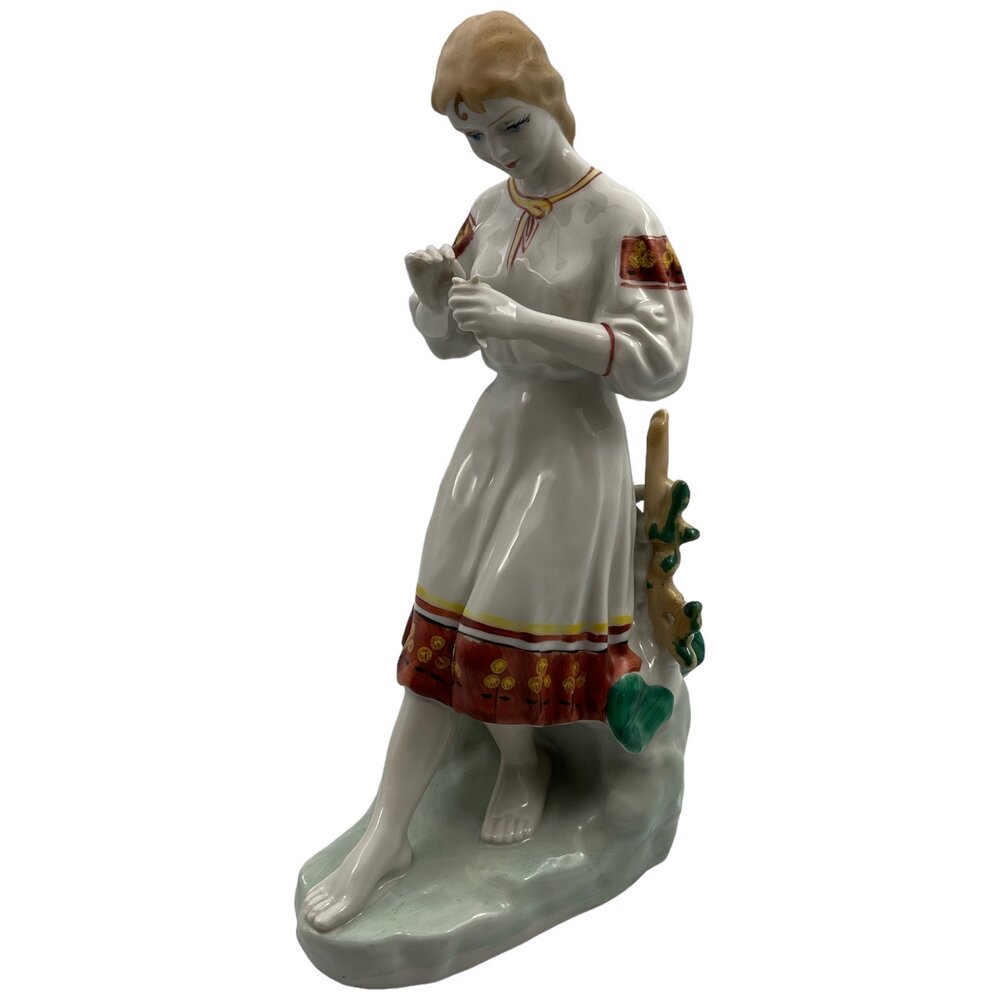 Фарфоровая статуэтка "Любит - не любит", автор Жникруп О. Л, 1973-1991 гг, Полонне, СССР (4) (Скол)