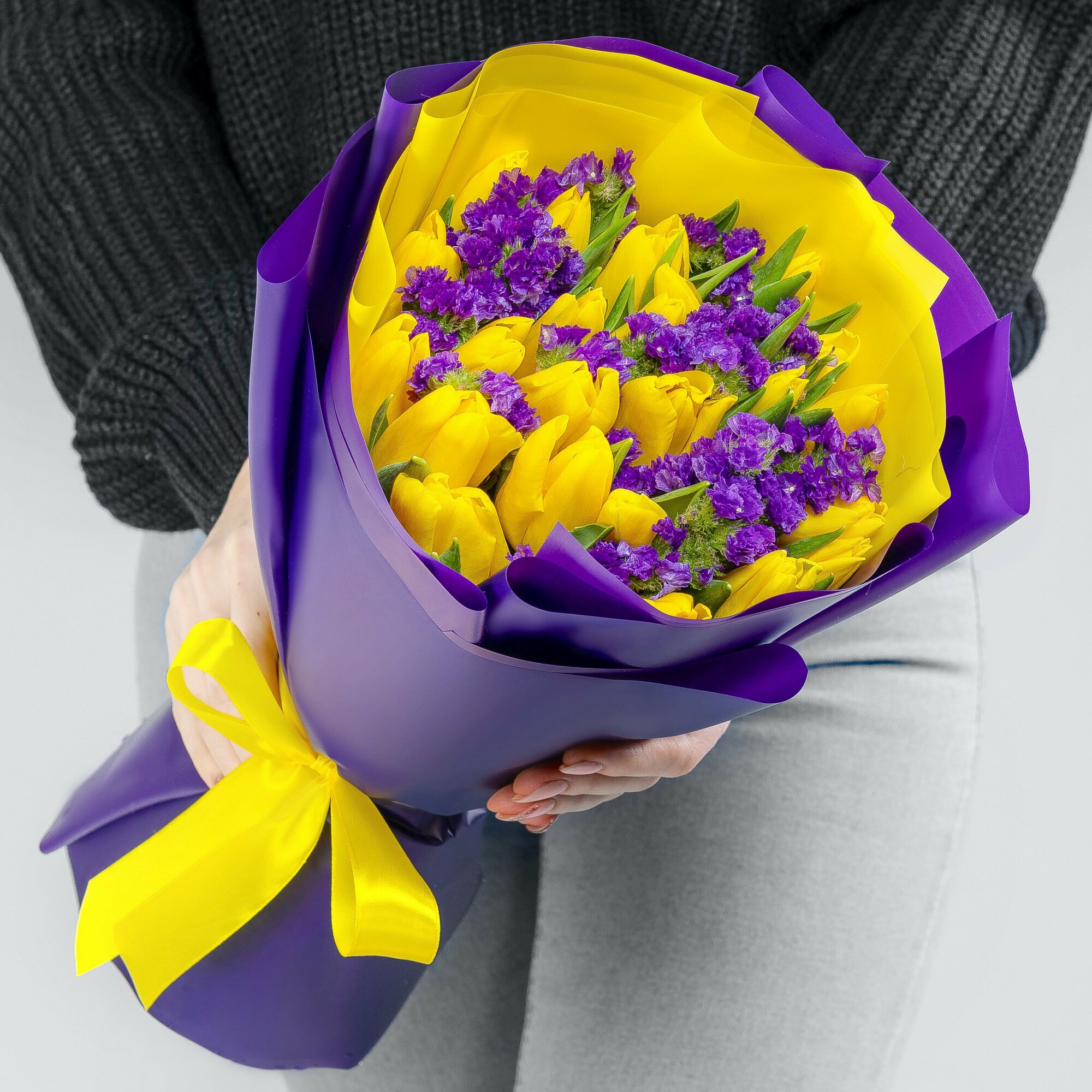 Дуо-букет Мегацвет24 "Желтый тюльпан и лимониум", 40 см, сборка в дизайнерскую упаковку