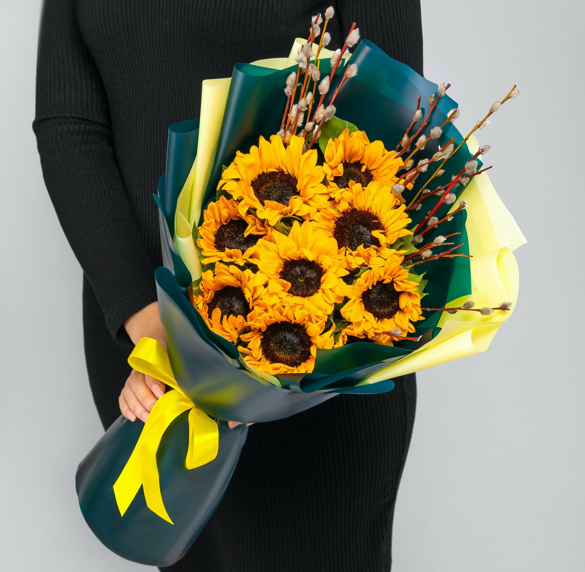 Дуо-букет Мегацвет24 "Верба и подсолнухи" мини, 40 см, дизайнерская упаковка