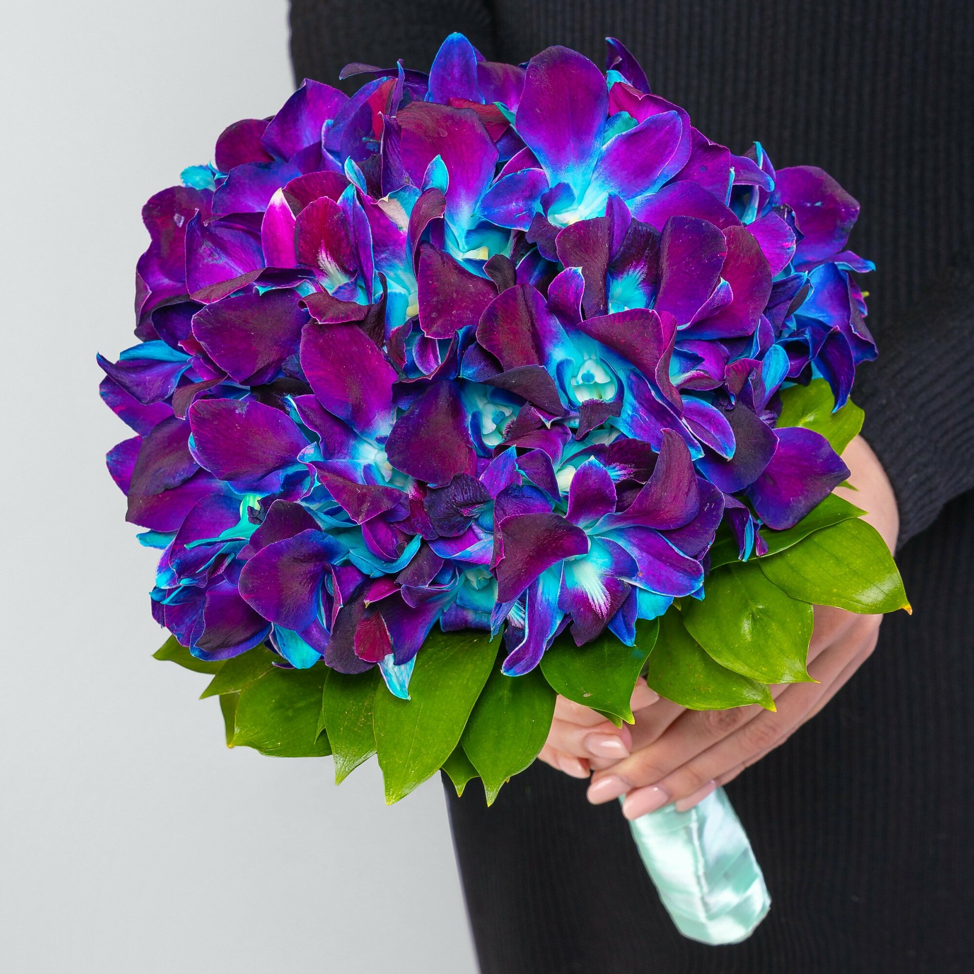 Букет невесты Мегацвет24 "Ярко Синий", синий/зеленый, под лентой