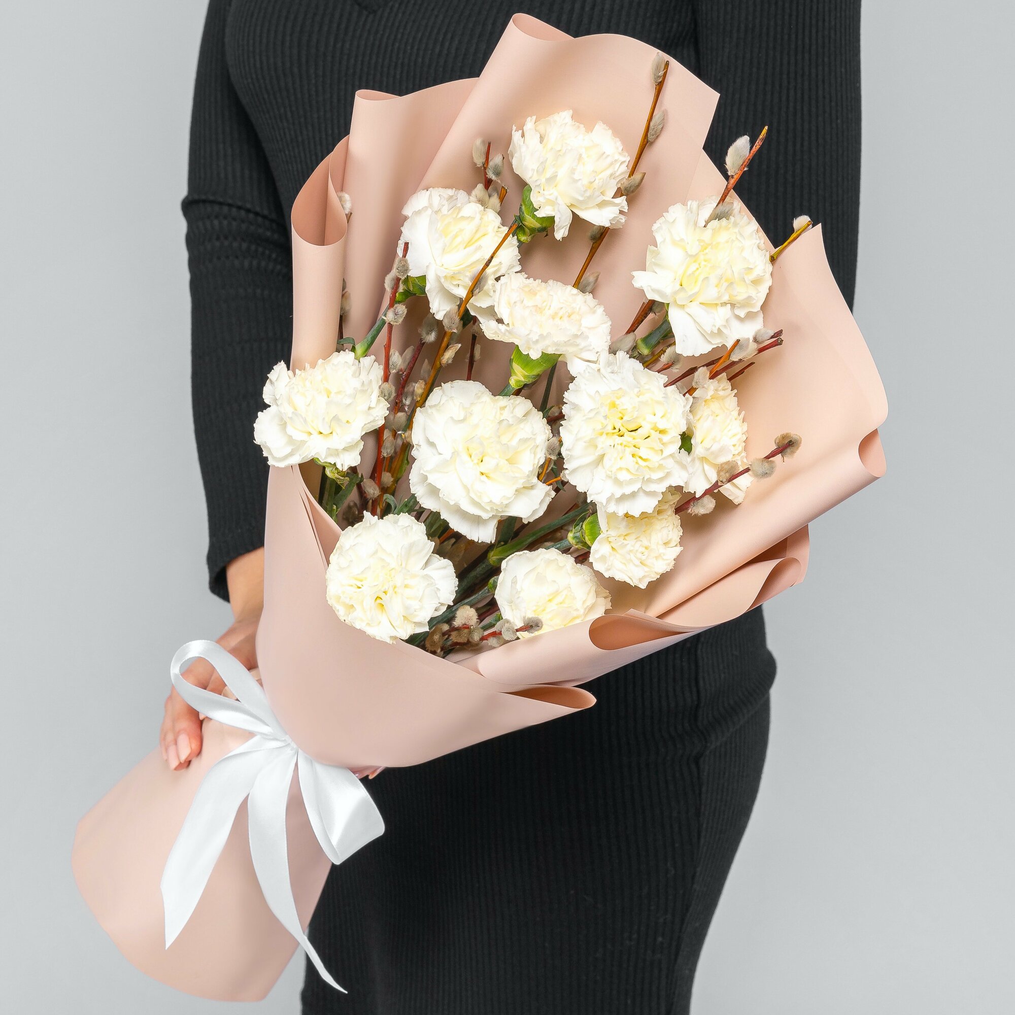 Дуо-букет Мегацвет24 "Белая Гвоздика и Верба", белый, дизайнерская упаковка