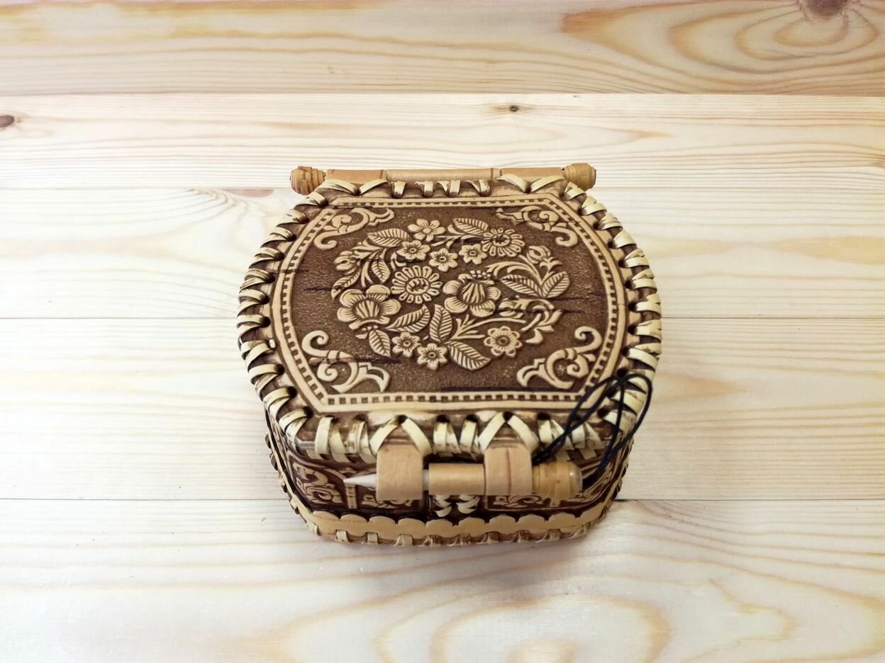 Шкатулка с зеркалом на шарнире "Цветочки"