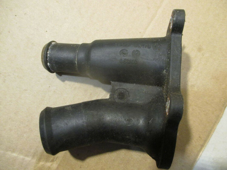 Термостат - Корпус термостата 1493599, 98MM9K478DA Форд Фокус 1 Фиеста 1,4-1,6 литра