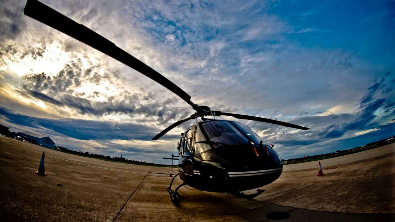 Картина на холсте 110x60 LinxOne "Вертолёт авиация небо" интерьерная для дома / на стену / на кухню / с подрамником