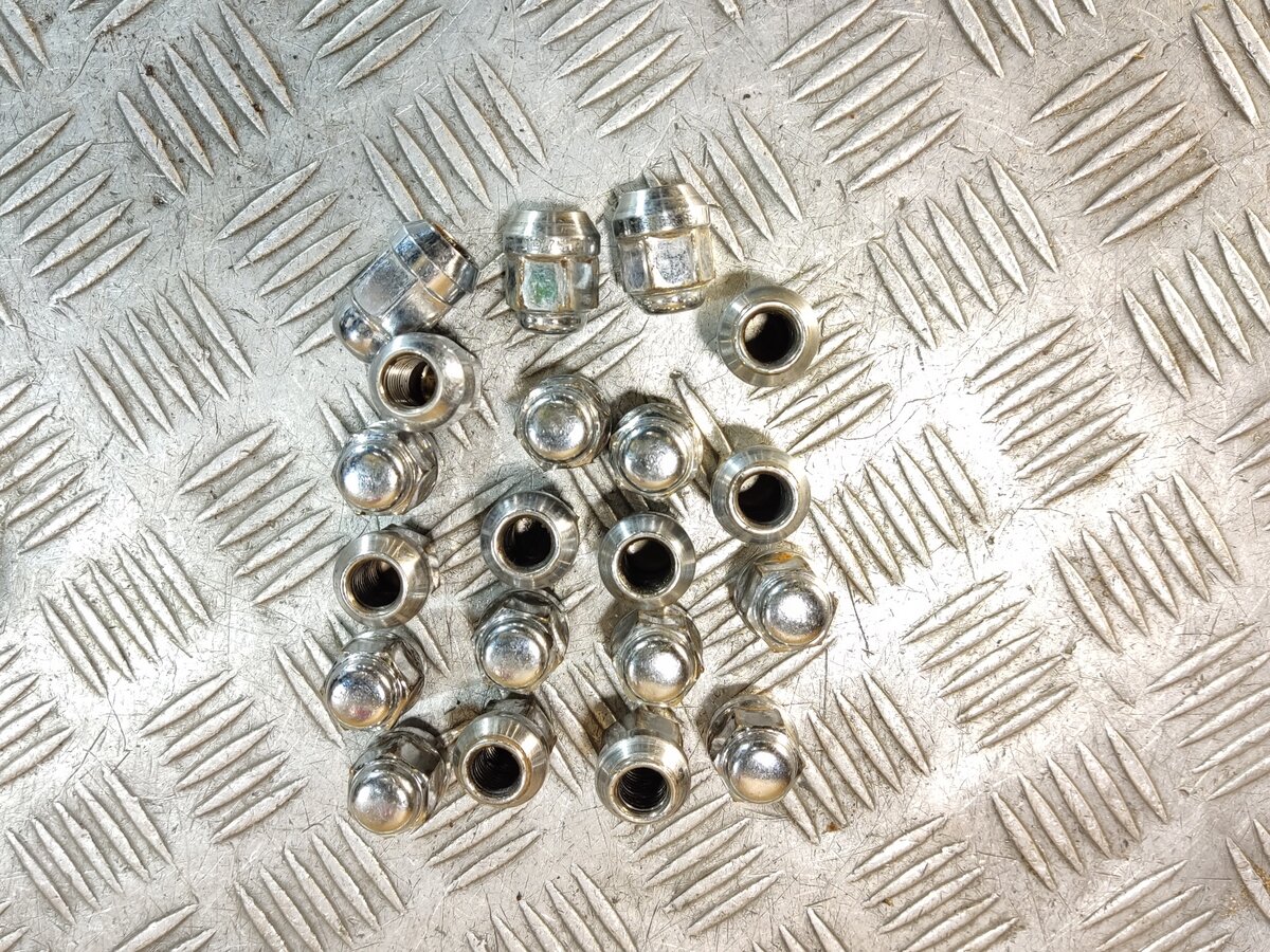 Болт Гайка колесные FORD Focus 2 2005-2008 AG1678260