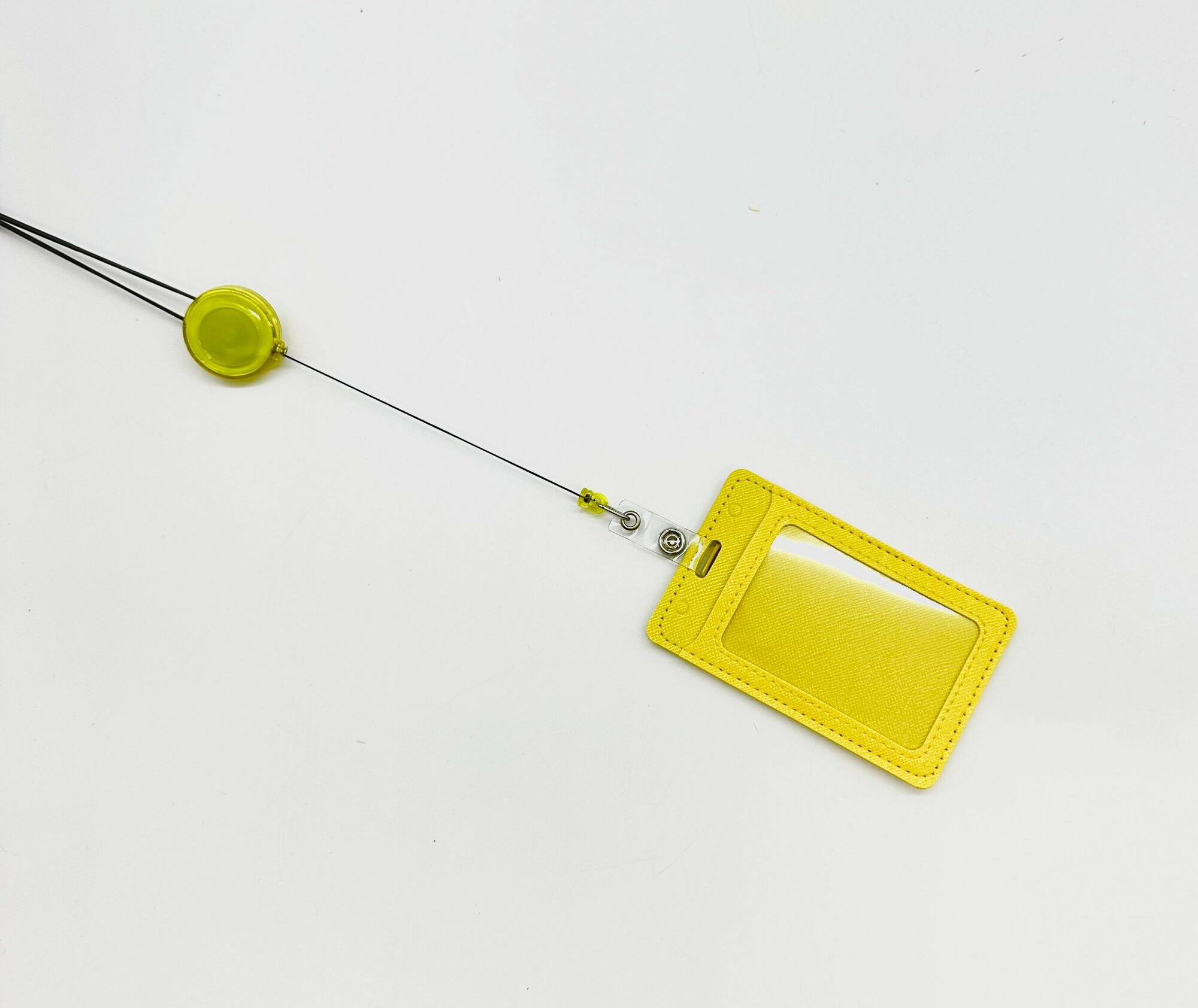 Держатель для бейджа с рулеткой желтый