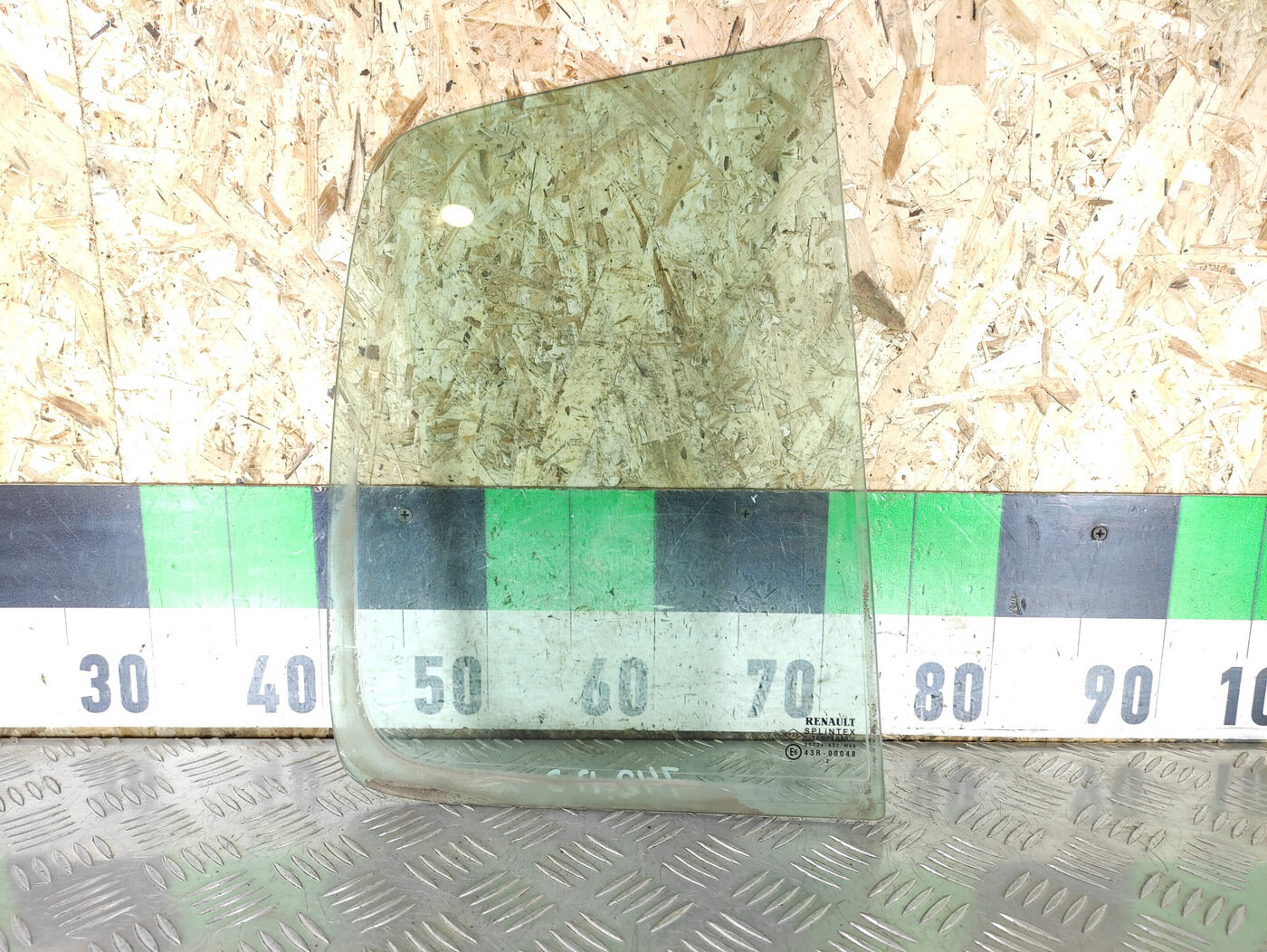 Стекло двери задней правой форточка RENAULT CLIO 1998-2008 7701063501