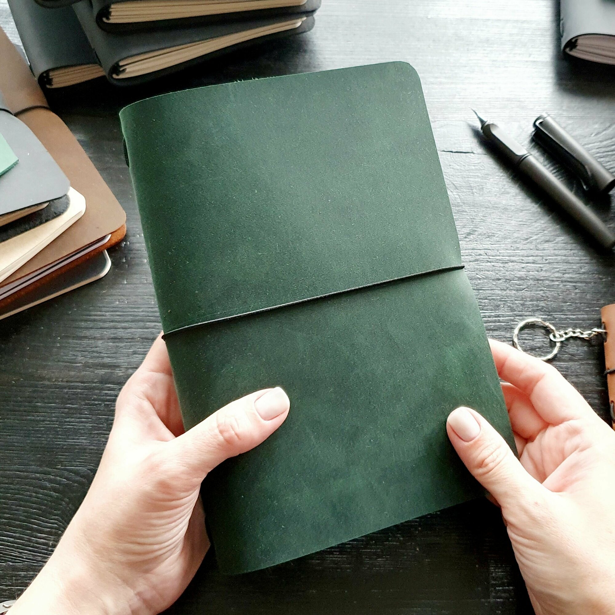 Кожаный блокнот в линейку формата А5 (15х21см) в стиле Мидори (Midori) со сменными тетрадями на резинке, 90 листов