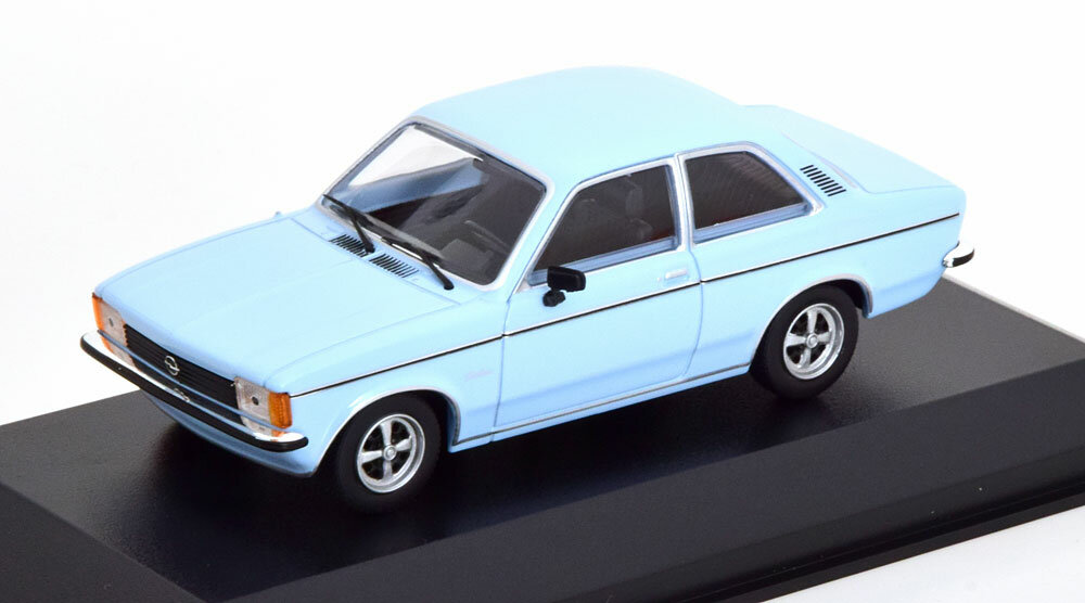Модель коллекционная MAXICHAMPS Opel kadett c saloon 1978 lightblue