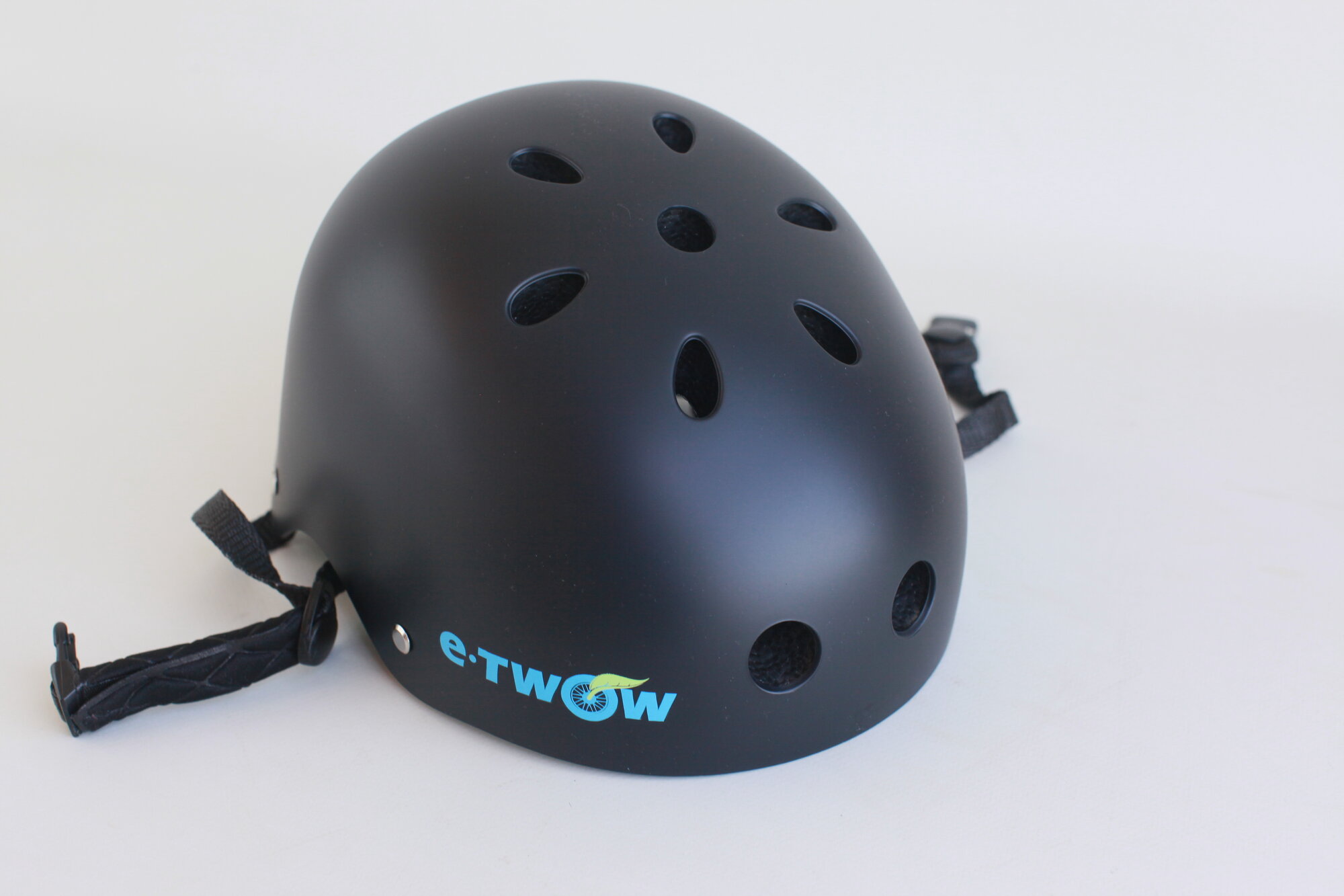 Шлем E-TWOW для детей и взрослых чёрный матовый регулируемый 50-60 размер оригинал