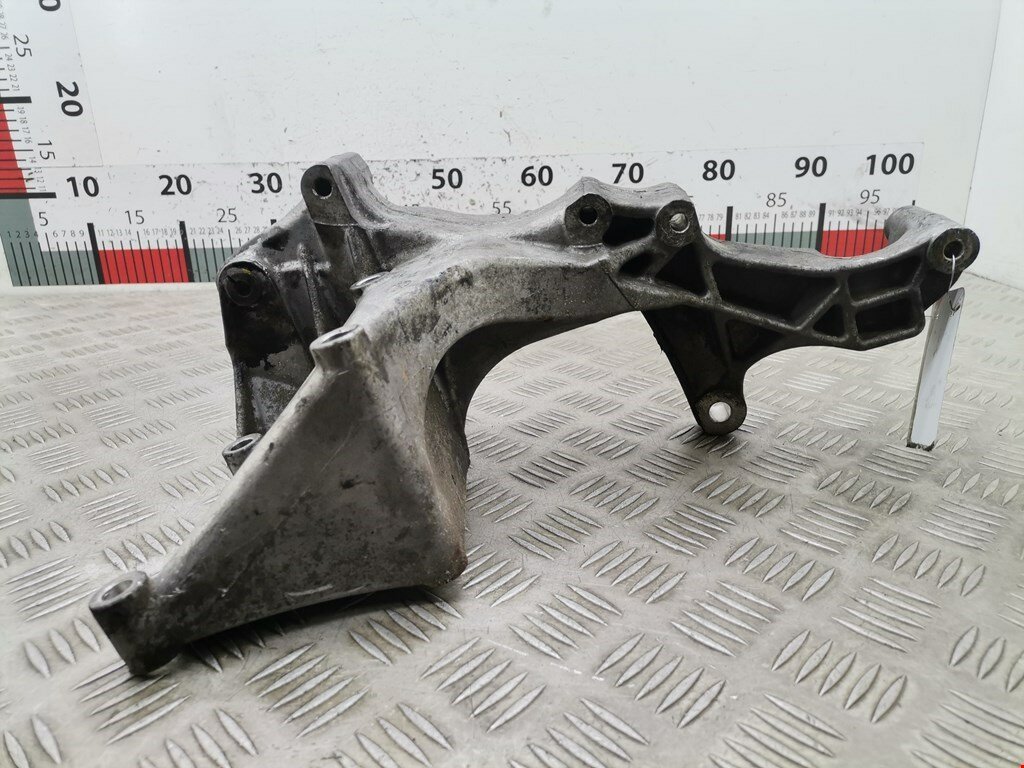 Кронштейн генератора Volkswagen LT 2 074145169F арт. 2236620