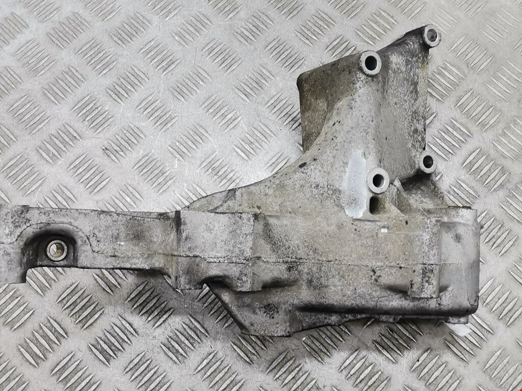 Кронштейн генератора Volkswagen LT 2 074145169F арт. 2236455