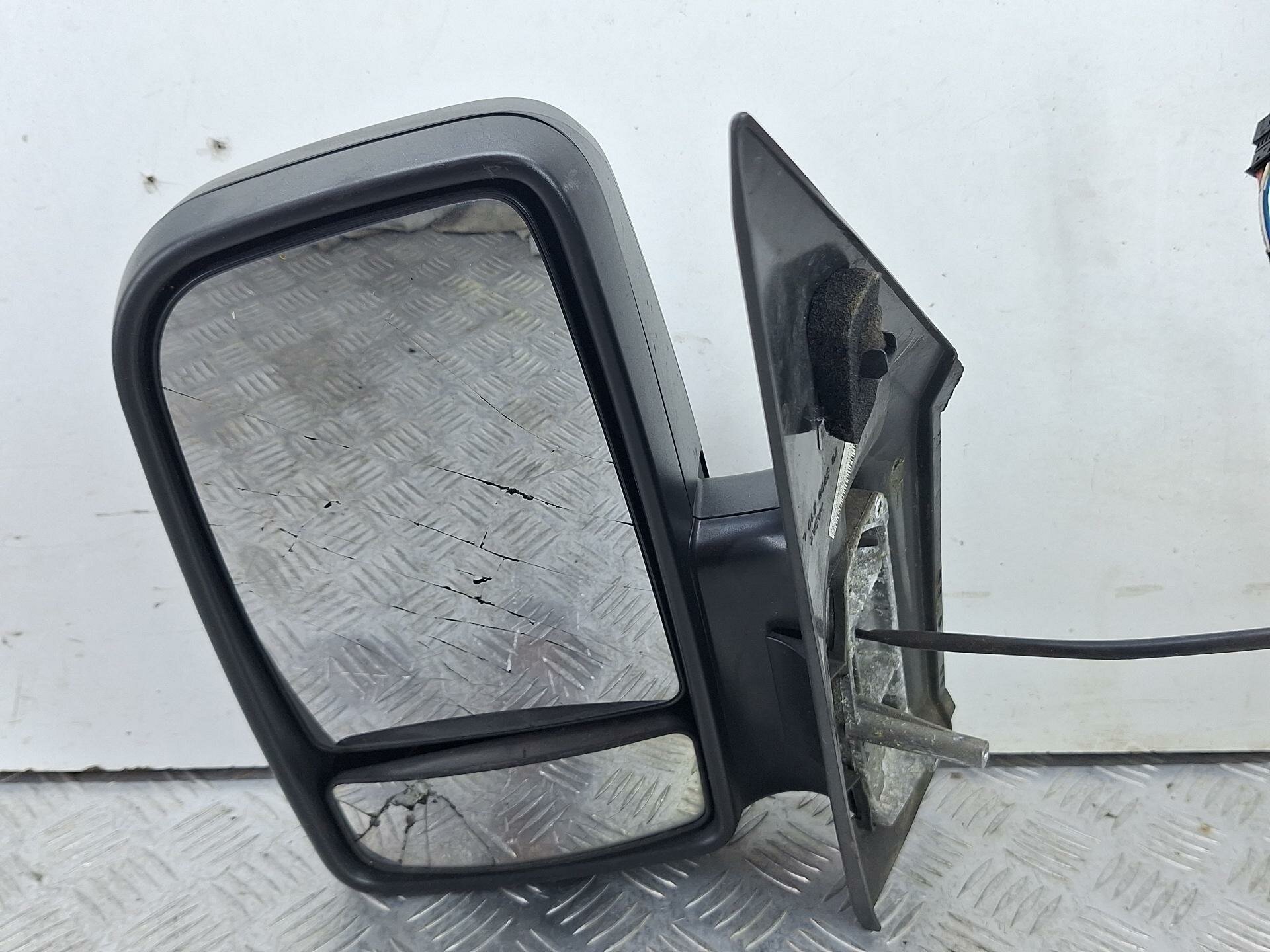 Зеркало наружное левое Volkswagen Crafter рест. (2011 - 2016) A9068106593