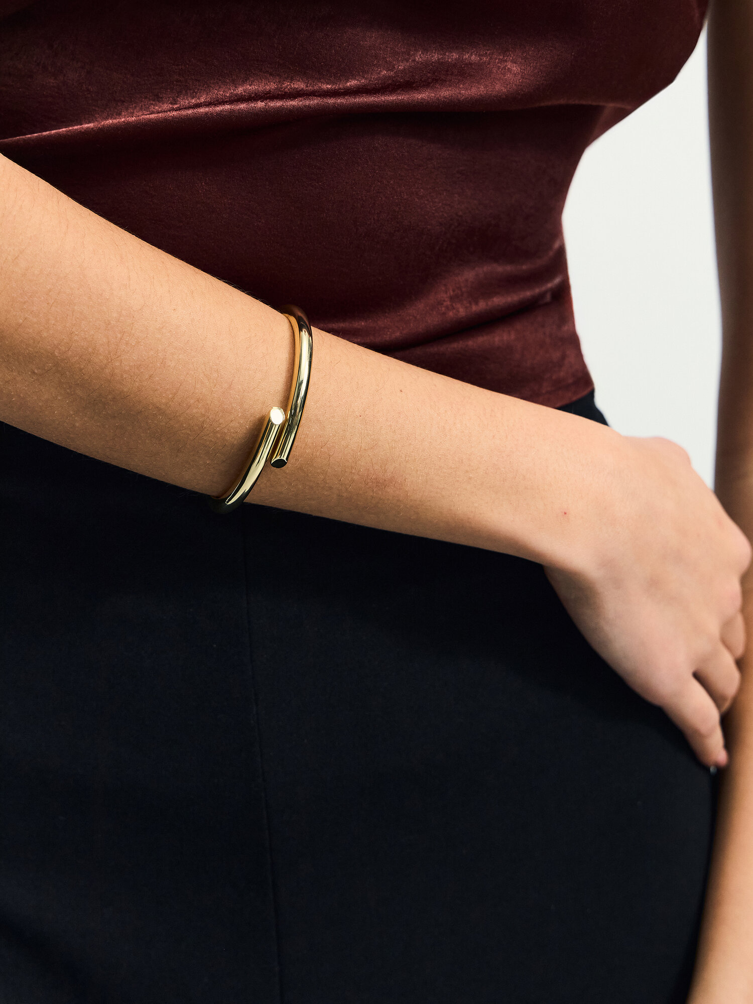 Незамкнутый браслет