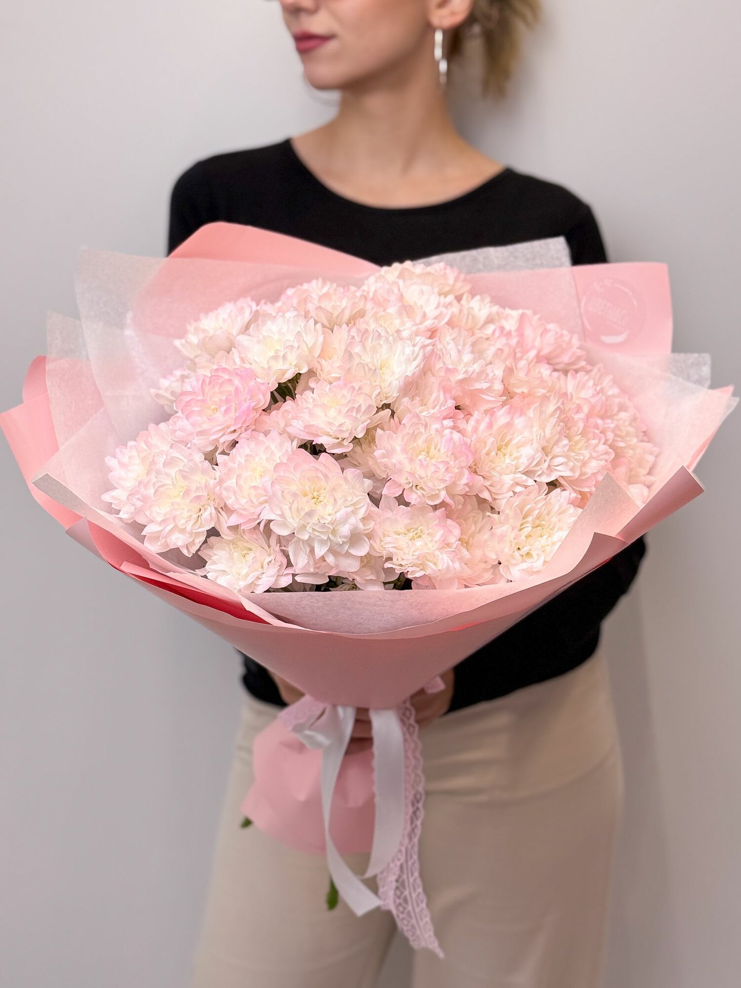 Букет из кустовых хризантем "Розовые весенние лепестки"