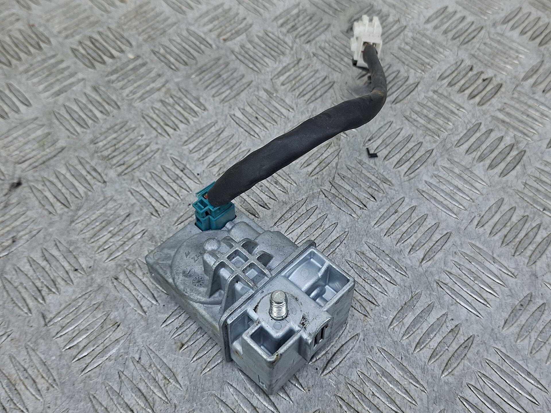 Блокиратор рулевого управления Mercedes-Benz C W204 (2007 - 2011) A2049005912