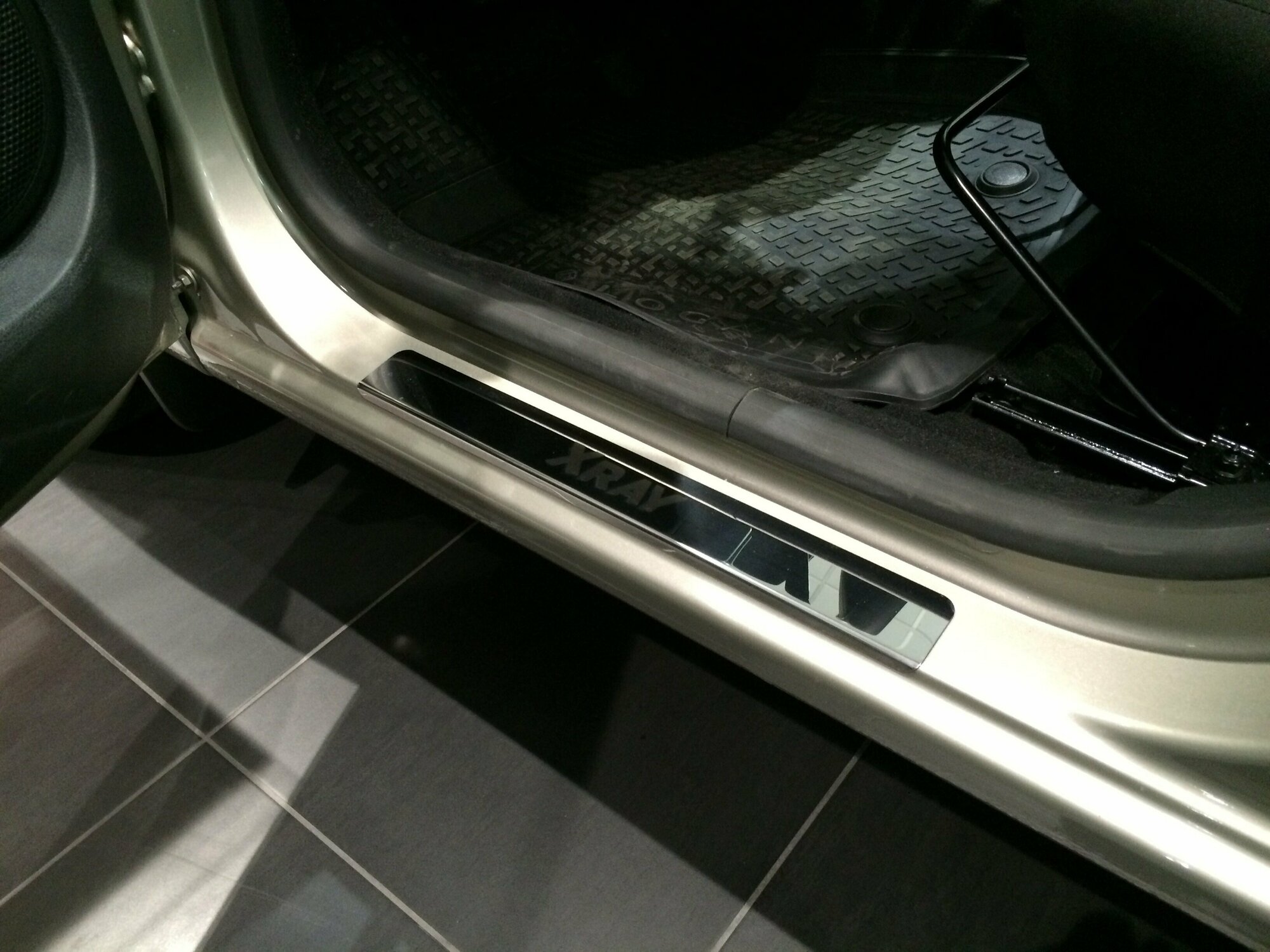 Накладки на пороги Lada Xray 2016- (нерж. сталь) компл. 4шт.