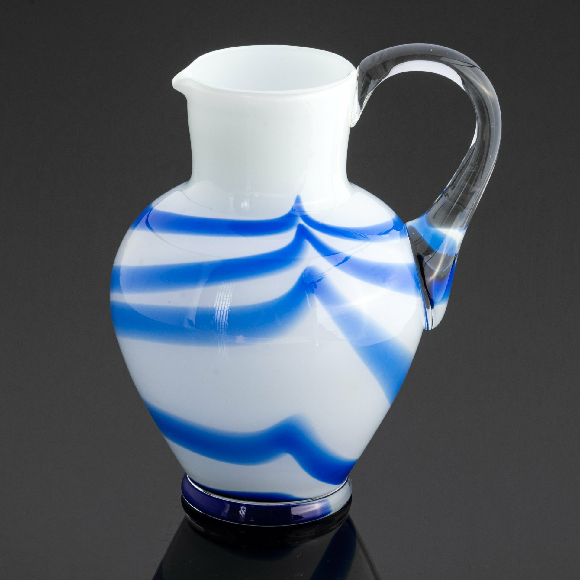 Кувшин "Татьянка" из двухслойного молочного стекла