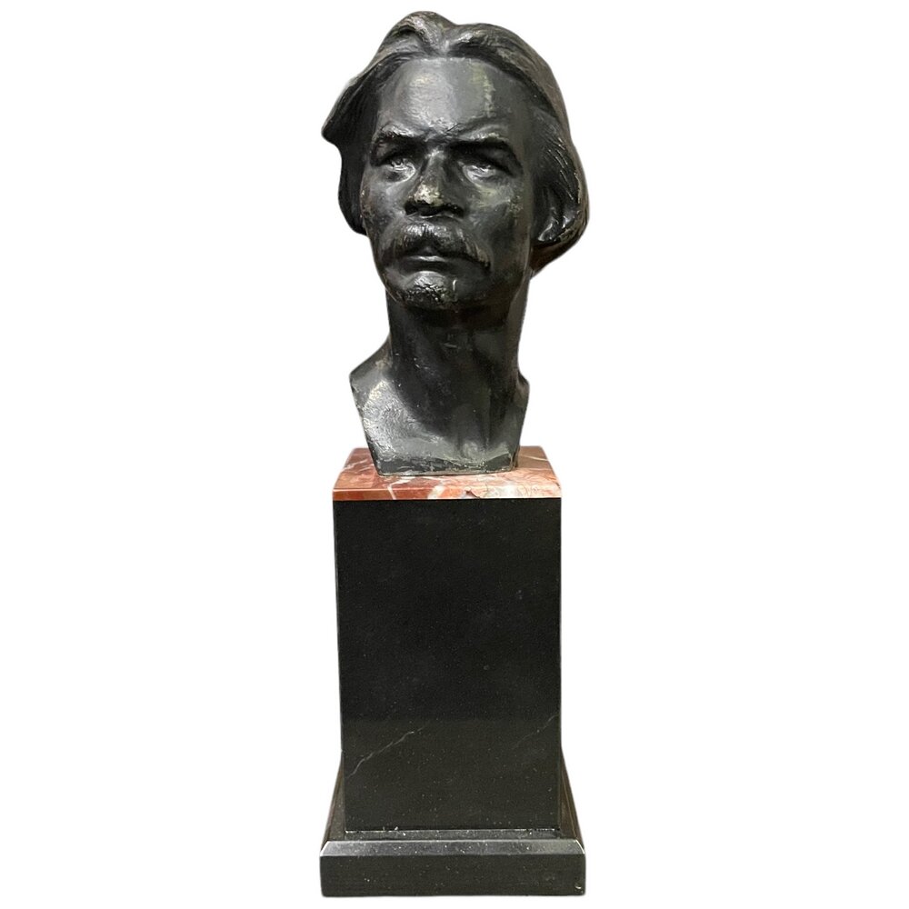 Чугунный бюст на каменном постаменте "А. М. Горький" 1960-1970 гг. СССР