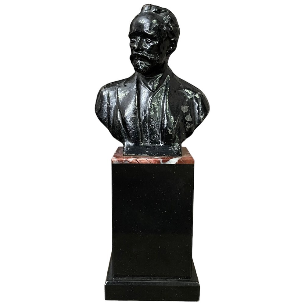 Чугунный бюст на каменном постаменте "П. И. Чайковский" 1960-1970 гг. СССР