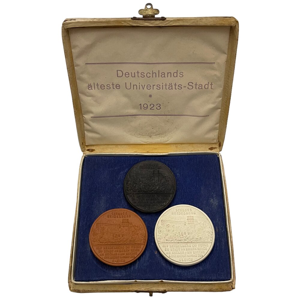 Веймарская республика, набор фарфоровых медалей "Гейдельбергский замок" 1923 г. (в футляре) (2)