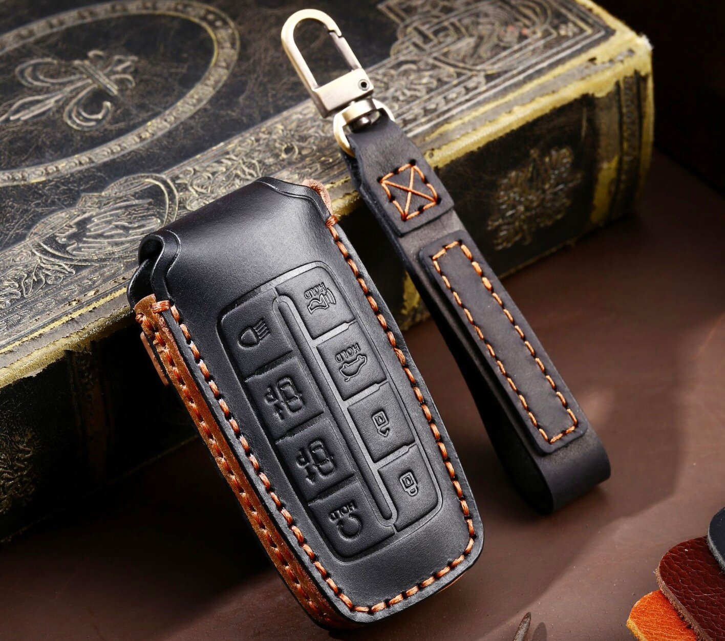 Защитный кожаный чехол MyPads M-233013 из натуральной кожи черный с брелком для автомобильного ключа марки Genesis G70, G70 Shooting Brake, GV70, G.