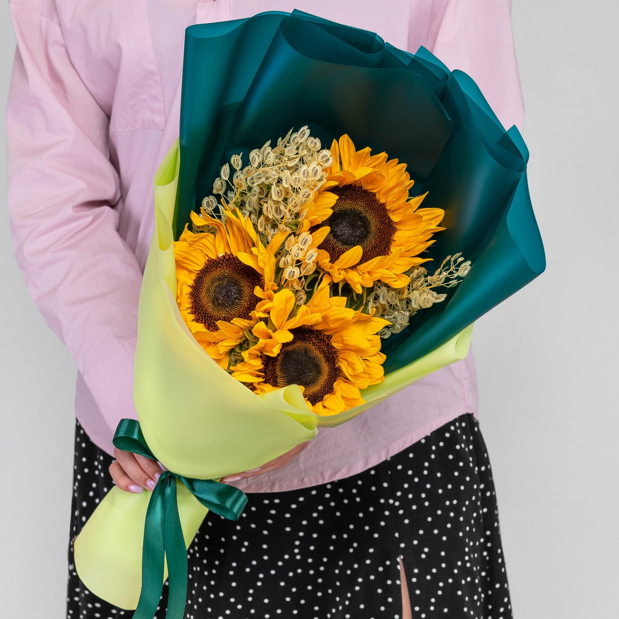 Дуо-букет Мегацвет24 "Подсолнух и Тласпи", желтый/бежевый, дизайнерская упаковка