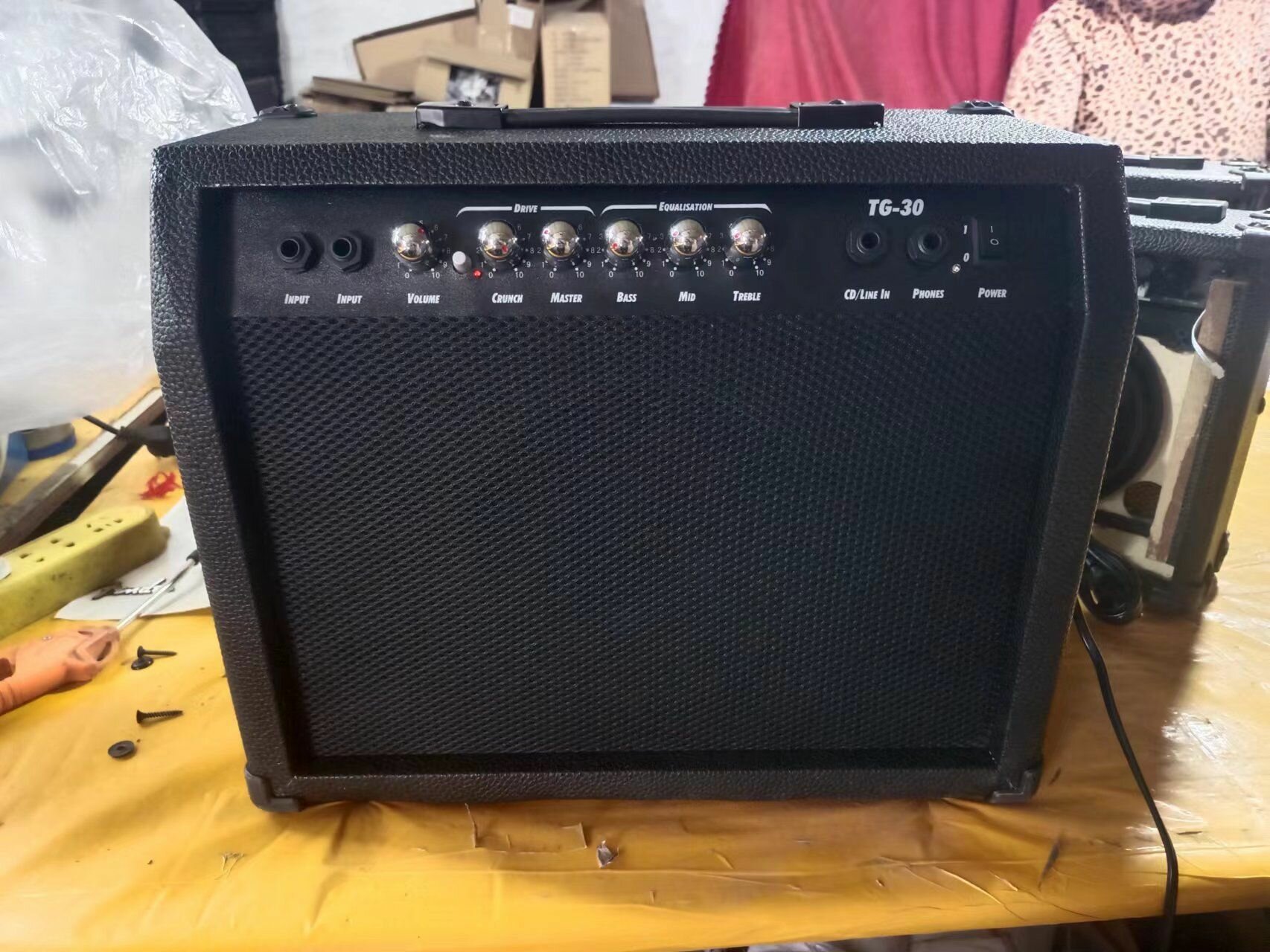 GUITAR AMPLIFIER TG-30 гитарный комбоусилитель, 30Вт