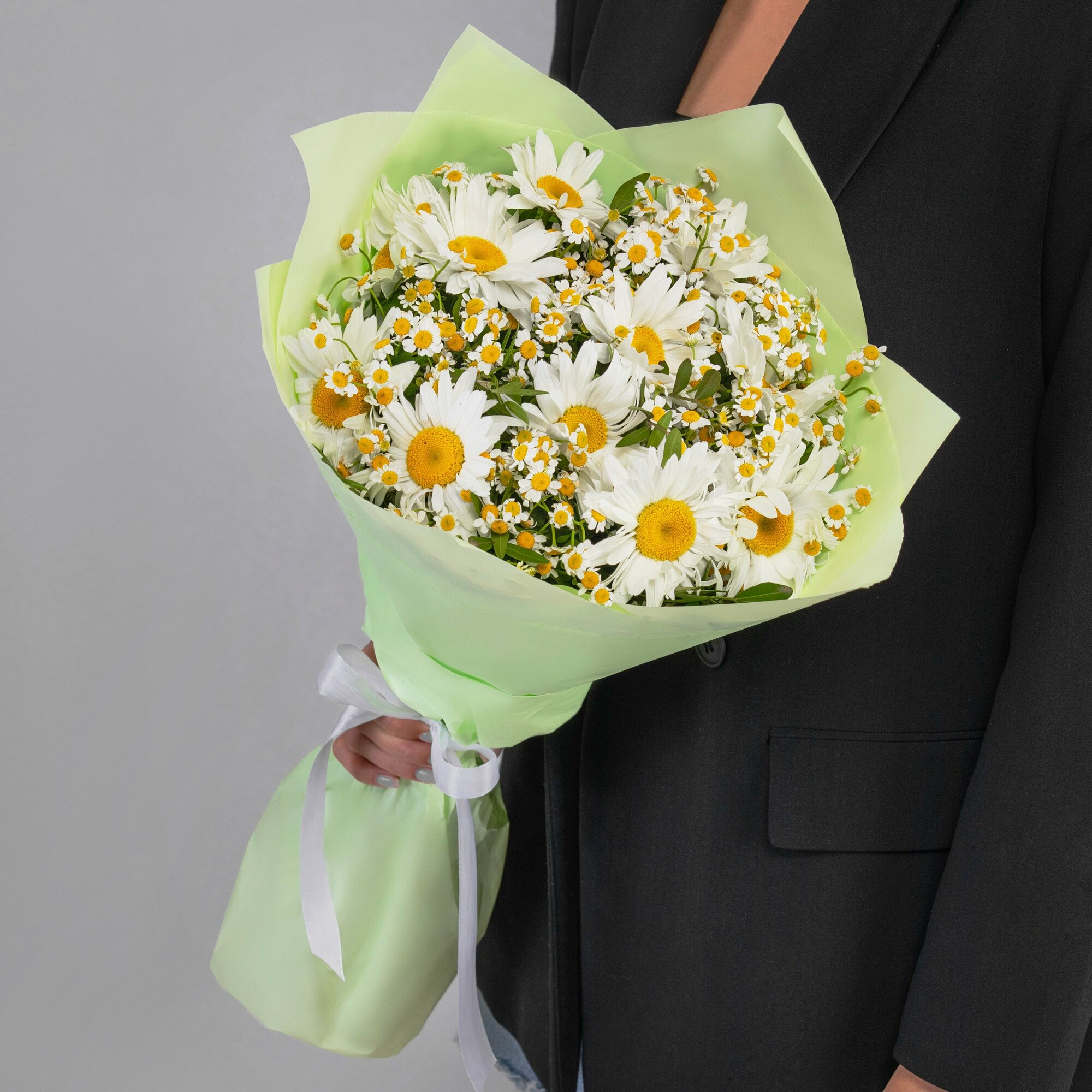 Букет Мегацвет24 "19 Ромашек микс", белые, дизайнерская упаковка