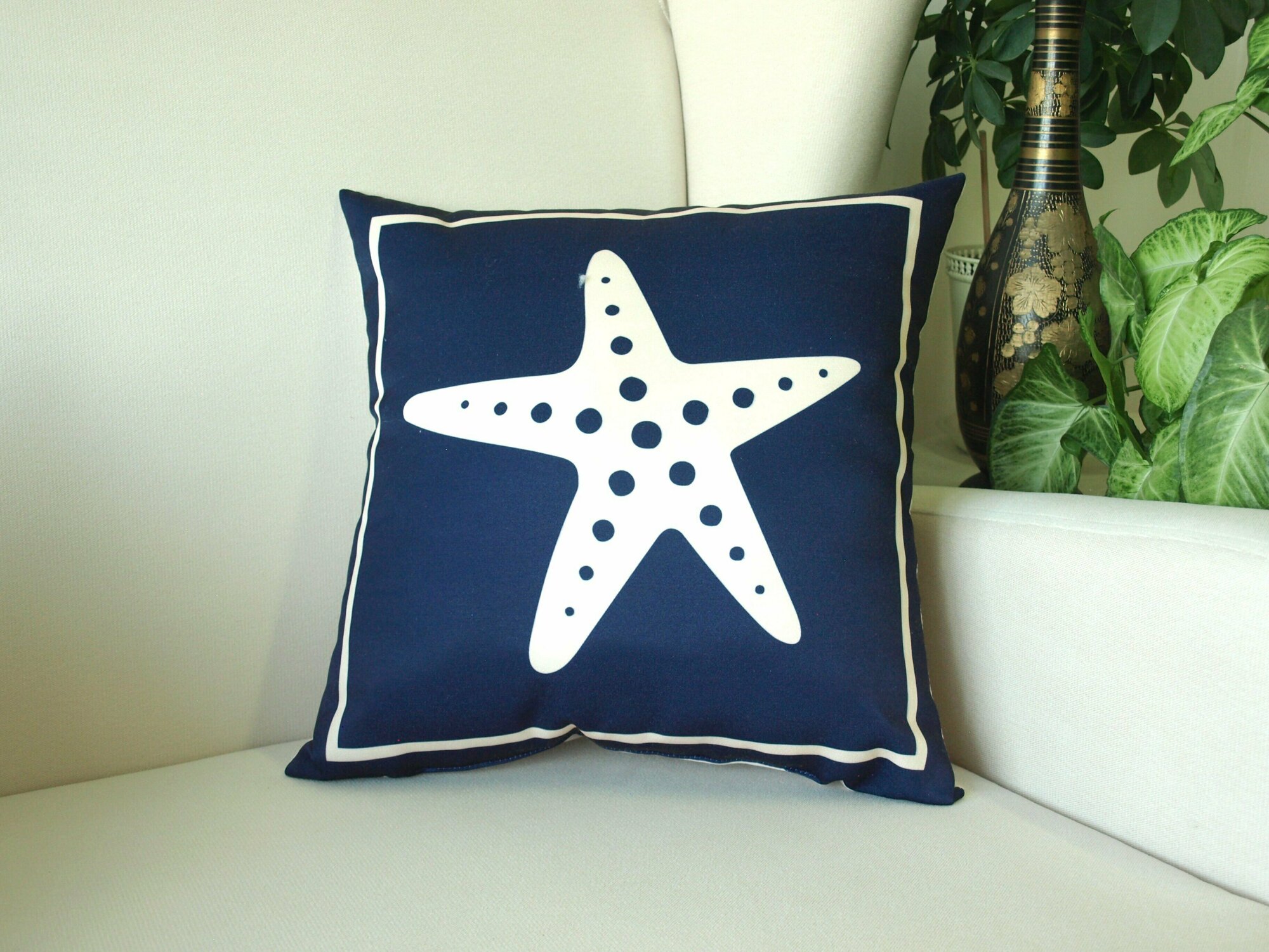 Декоративная подушка Морская Звезда 40х40 твил