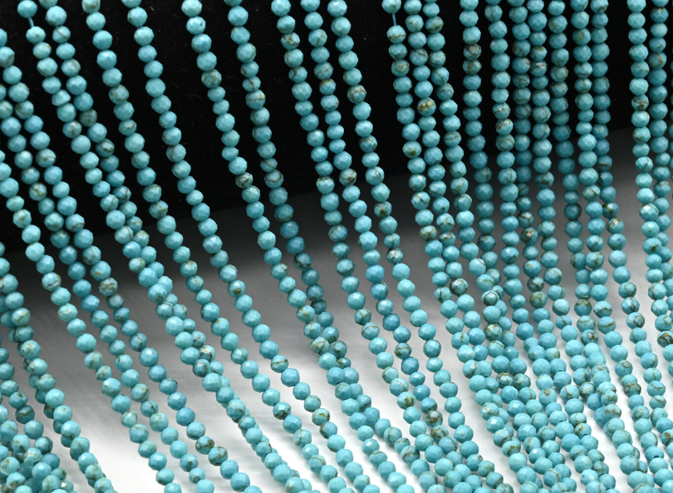 Бусины из бирюзы имитация шарик гр.2мм, 38см, 190 бусин .
