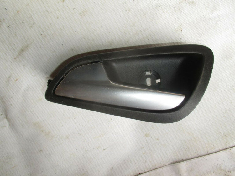 Ручка двери левой передней или задней внутренняя BM51A22601BDW 1710982 Форд Фокус 3