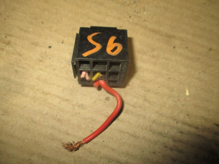 Фишка разъём силового блок реле на 5 пинов 352685 Шевроле Авео T200-250, Лачетти