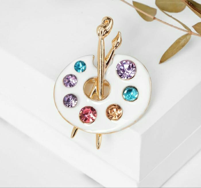 Брошь, стразы, эмаль