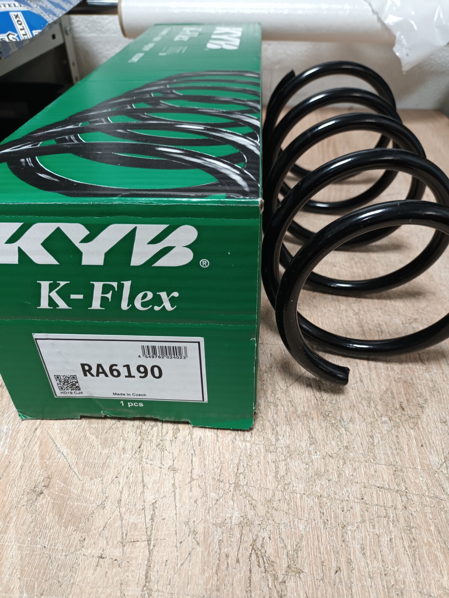 Пружина задняя Рено Дастер DUSTER 4X4 KYB RA6190