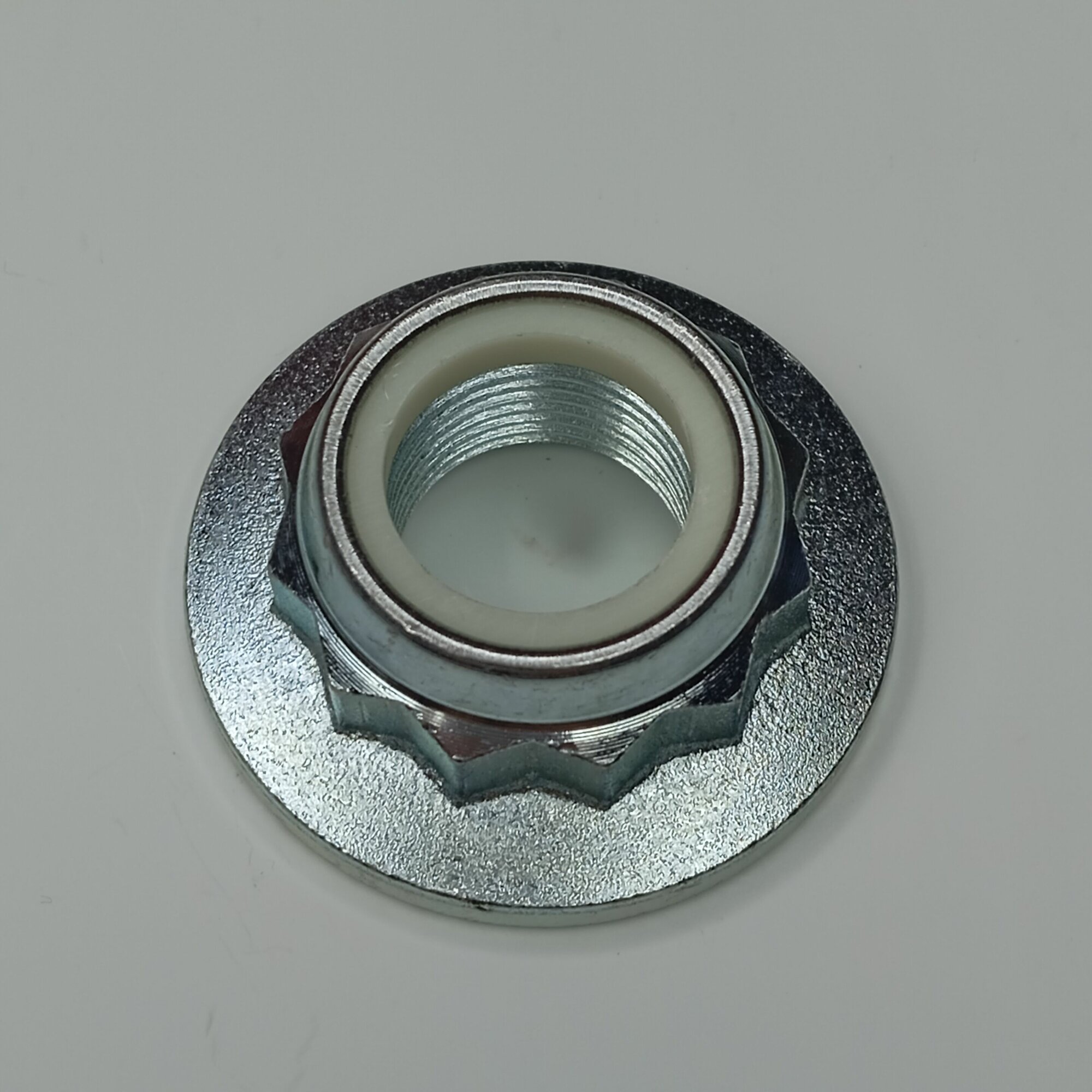 Гайка передней ступицы Chery Amulet [1.6 8V 5MT лифтбэк] A113301017BB