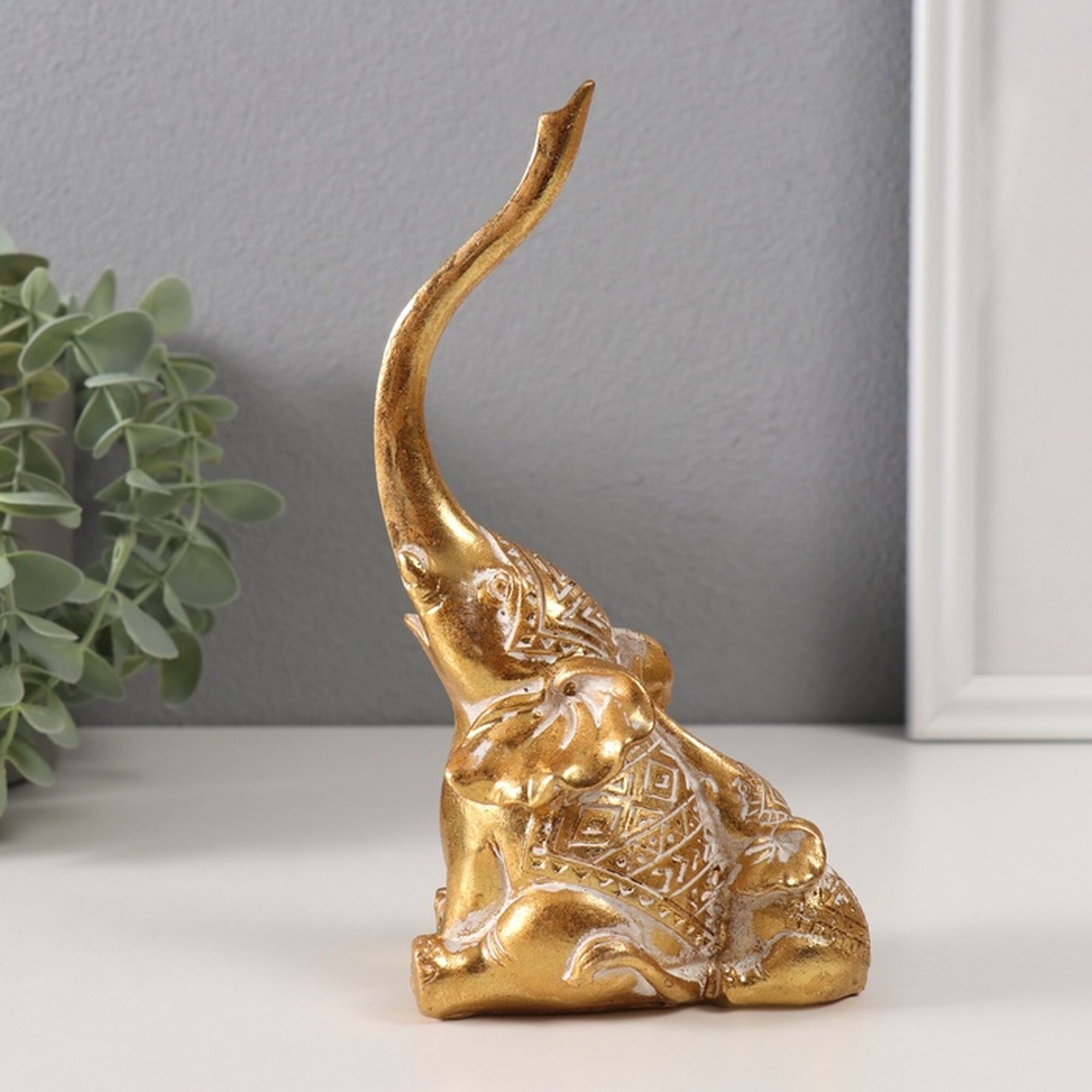 Фигурка полистоун «Слон и слонёнок. Индейские узоры», золото, 10.3×6.6×18.8 см