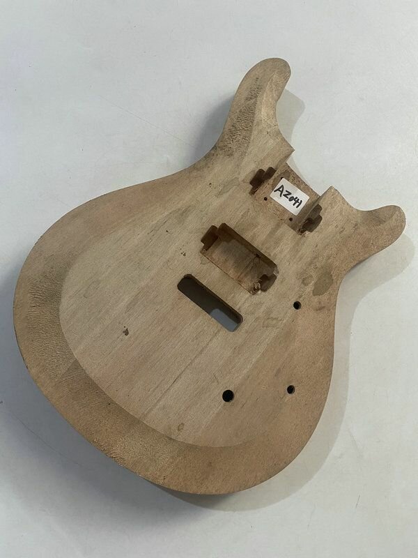 Корпус электрогитары из массива дерева (без покрытия) с 2 хамбакерами и тремоло Правша DIY