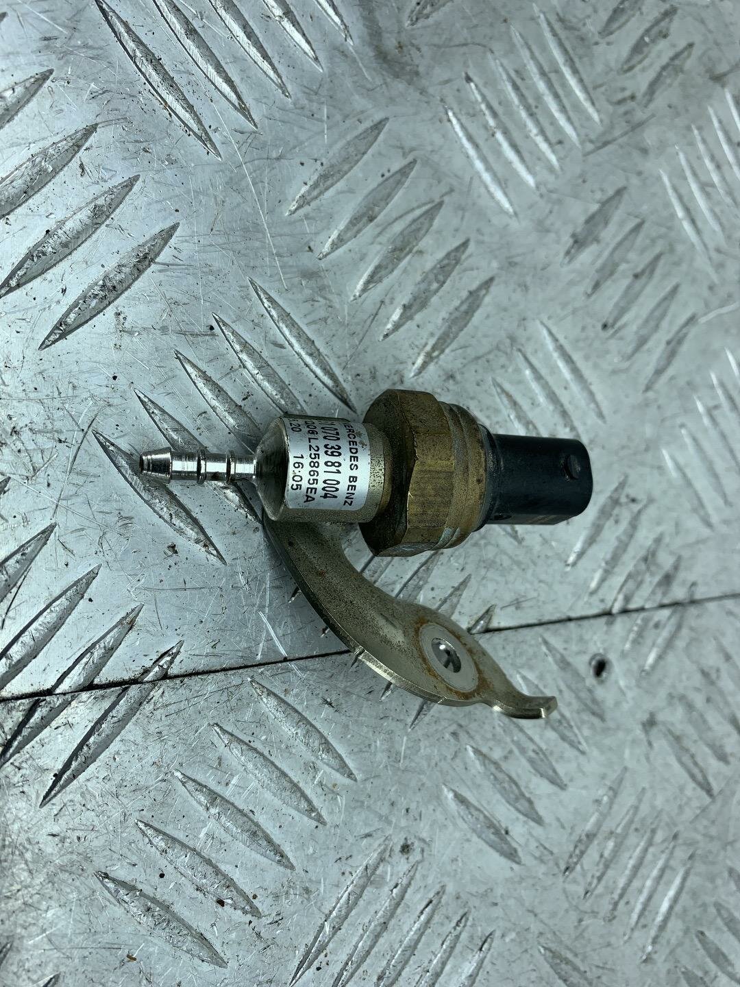 Датчик давления топлива Mercedes-Benz Sprinter W906 (2006 - 2014) A0045421618