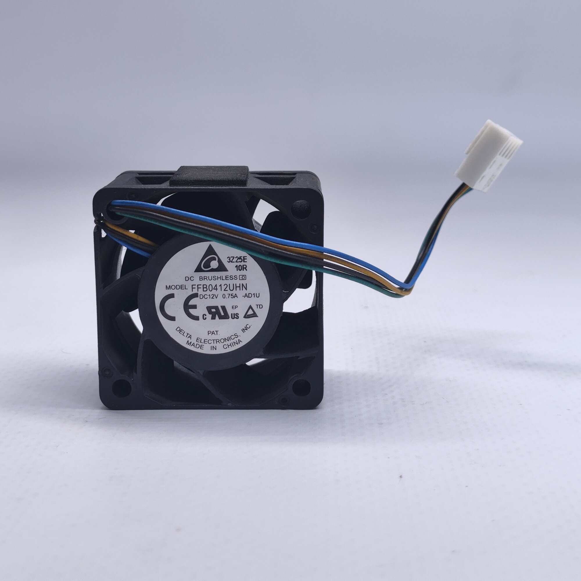 Delta Electronics FFB0412UHN / Вентилятор серверный 3Z25E10R
