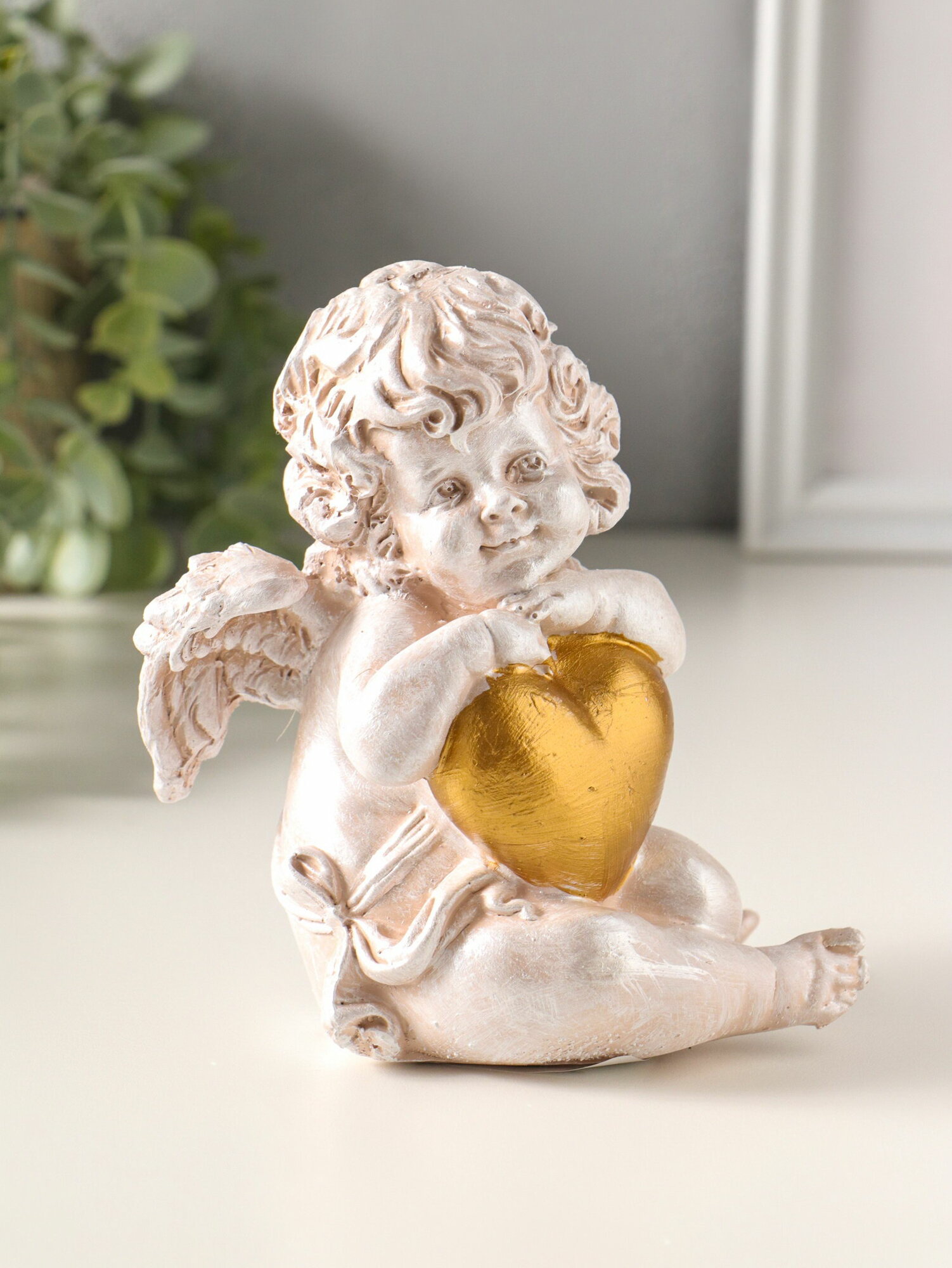 Фигурка полистоун "Ангелочек с сердцем сидит", 14x13x10 см, тематика праздника: 14 февраля