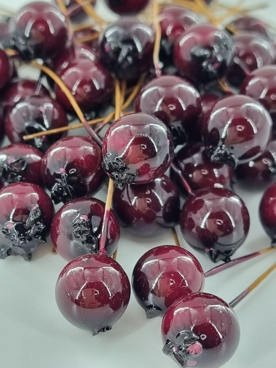 Ягода декоративная на ножке. Цвет темно бордовый. Упаковка 50 шт