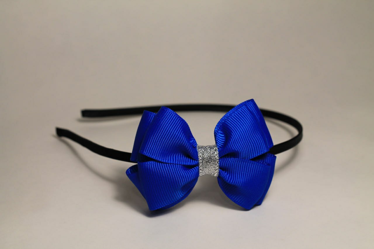 Ободок с сине-серебряным бантиком ручной работы от бренда Bantichelli