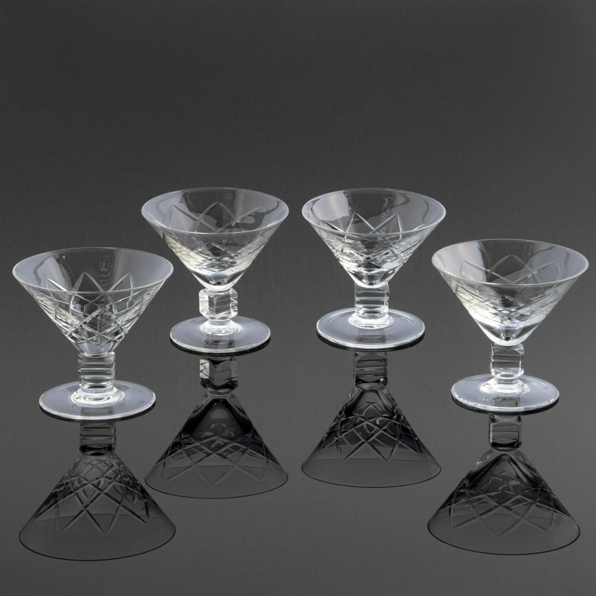Набор из 4 бокалов для шампанского, стекло, гранение, Западная Европа, 1920-1950 гг.