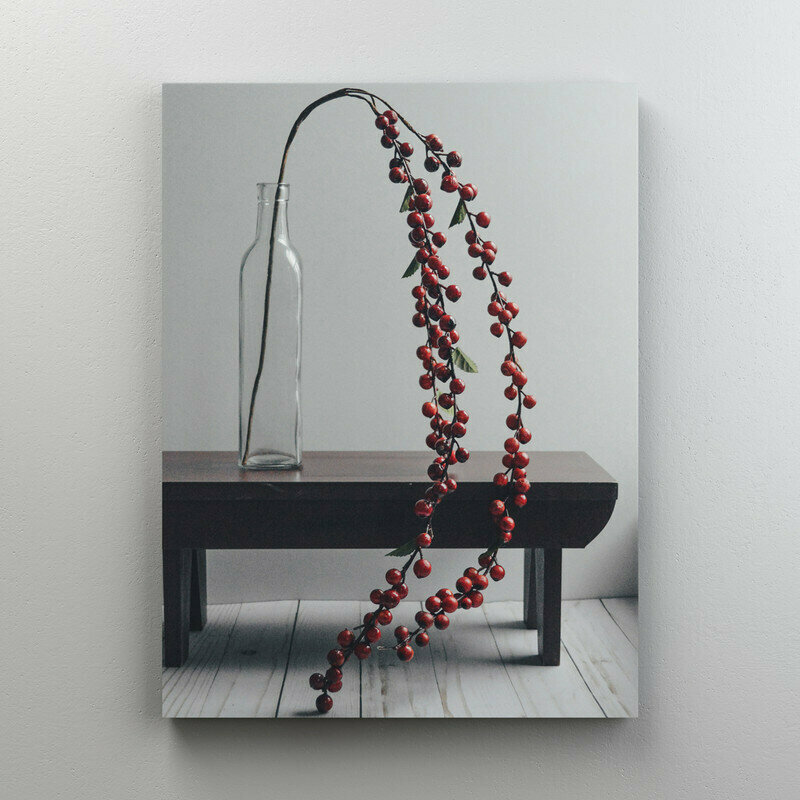 Интерьерная картина на холсте "Натюрморт - ягодная гирлянда", размер 45x60 см